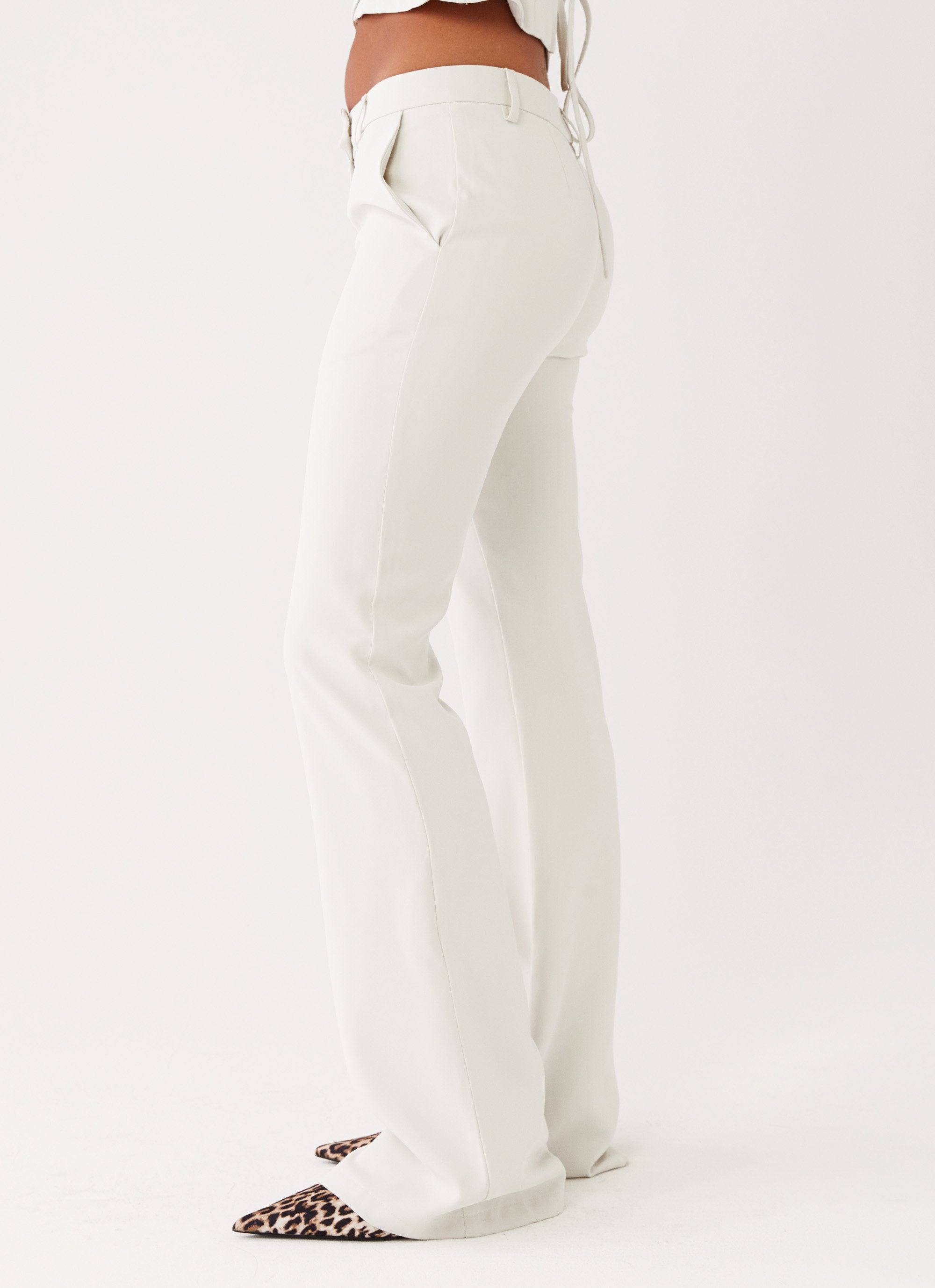 Cyra Low Rise Slim Fit Pants - Ivory – Peppermayo