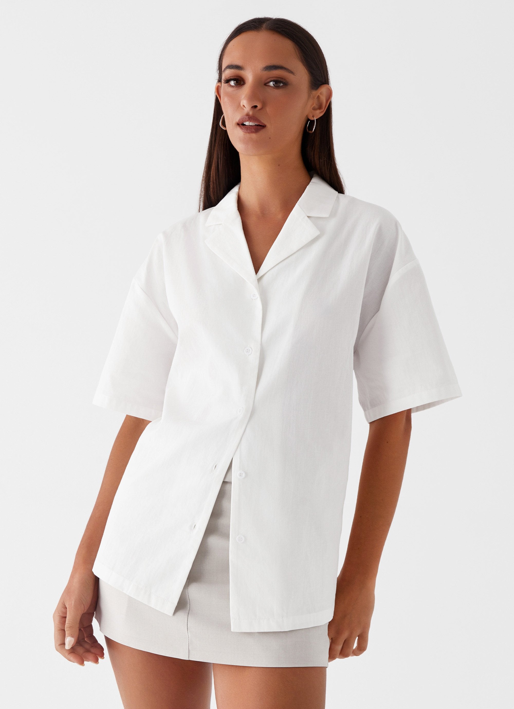 Hadley Open Back Short Sleeve Shirt - White – Peppermayo